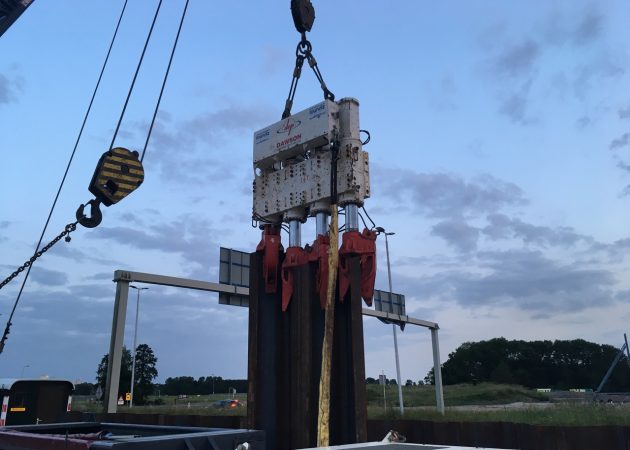 Sheet pile pressing machines | Vibration-free pressing and pulling